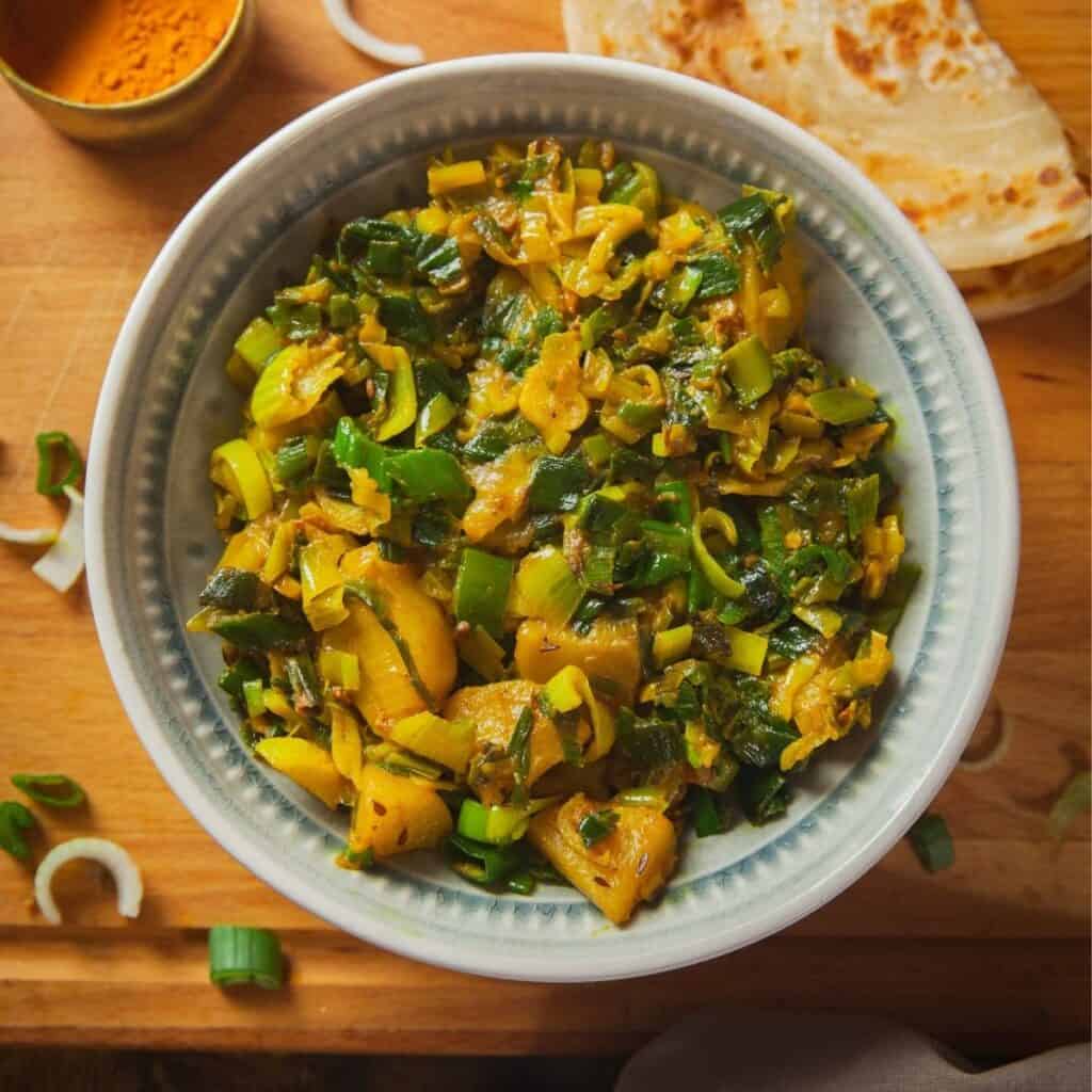 Hare Pyaz Ki Sabji (Spring Onion & Potatoes) - Sinfully Spicy