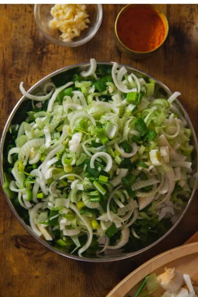 Hare Pyaz Ki Sabji (Spring Onion & Potatoes) - Sinfully Spicy